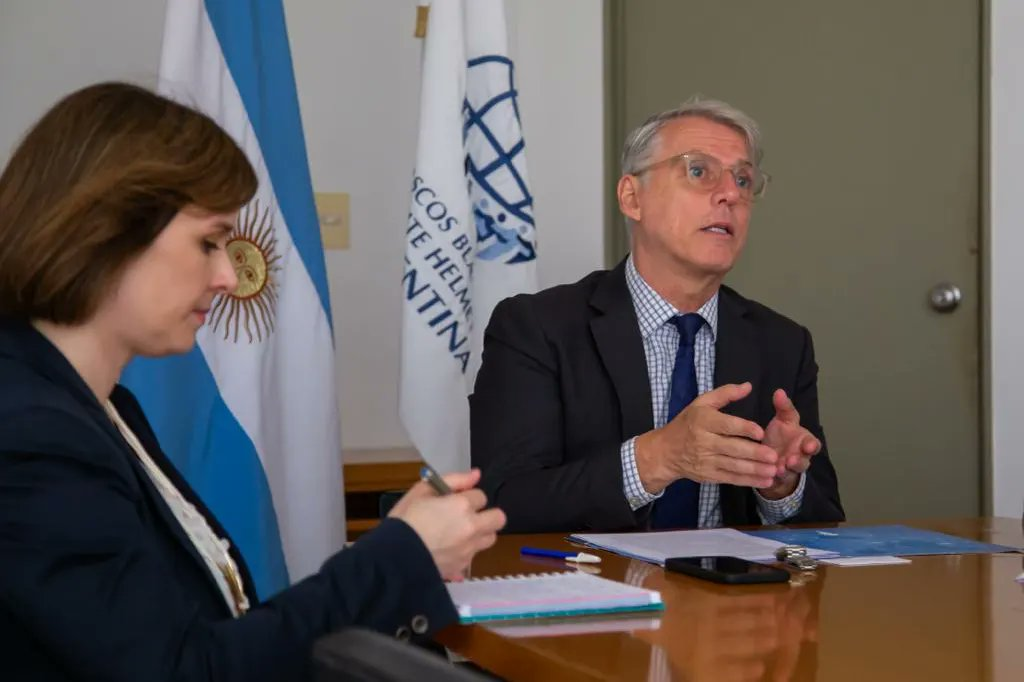 Cascos Blancos y OCHA | Eduardo Porretti